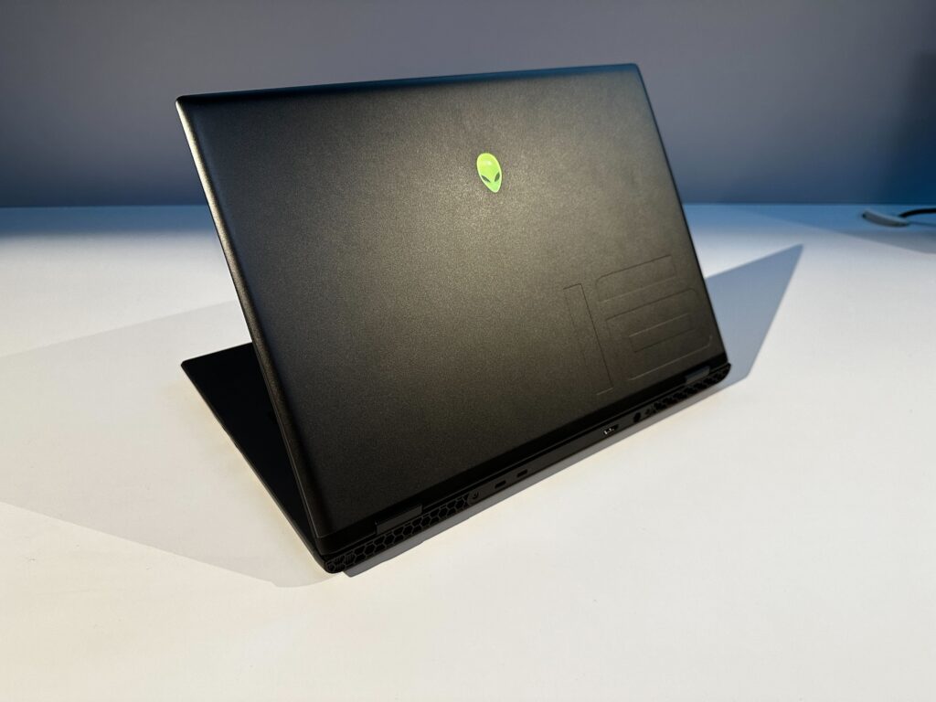 Primeras impresiones: revisión de Alienware M16 R2 - ThemeLocal ...