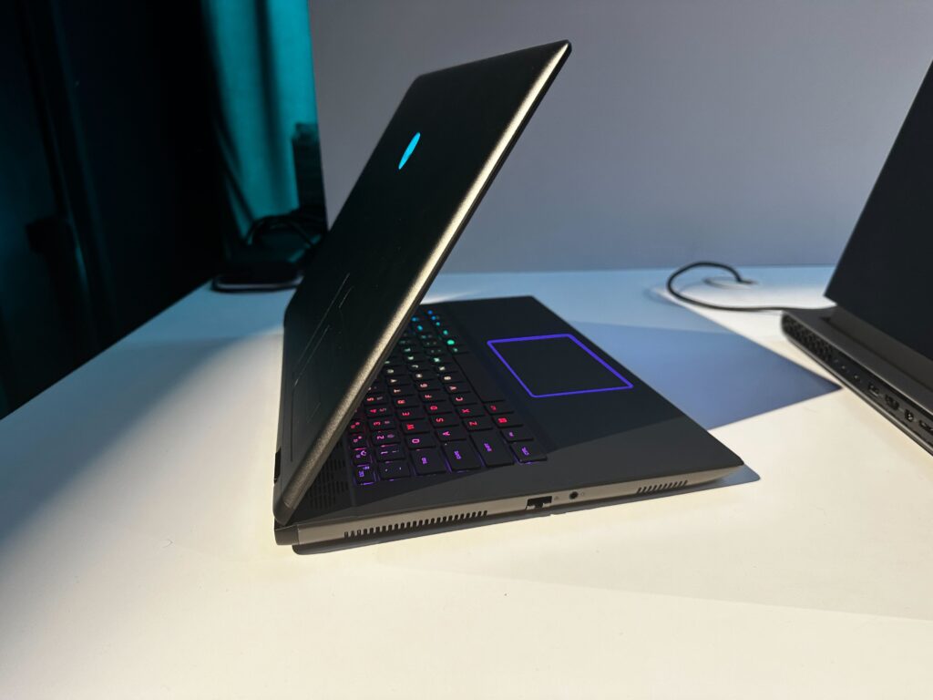 Primeras impresiones: revisión de Alienware M16 R2 - ThemeLocal ...